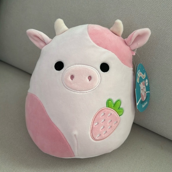 Squishmallows | Toys | Squishmallow Reshma Strawberry Cow Hot Top ...